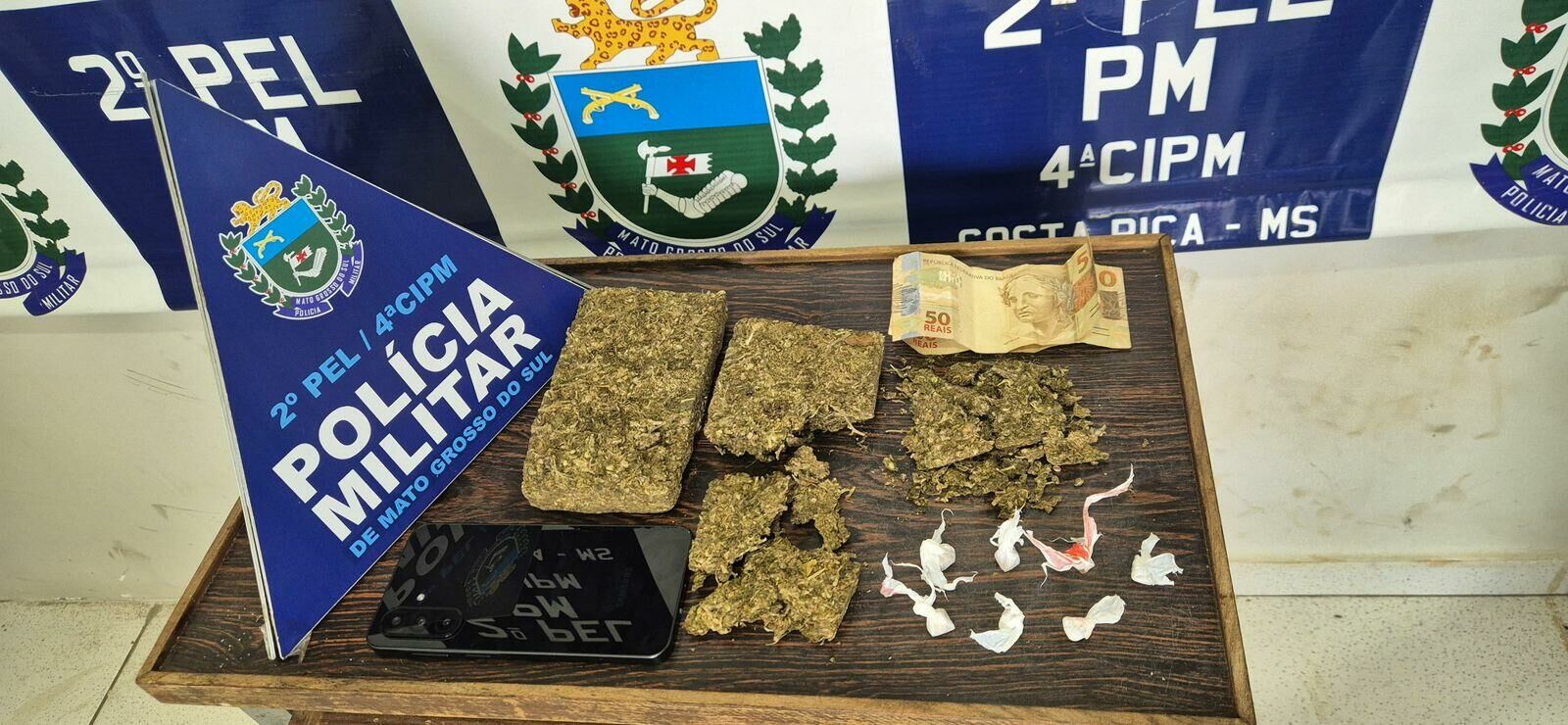 Mulher de 19 anos é presa em flagrante por tráfico de drogas em Costa Rica