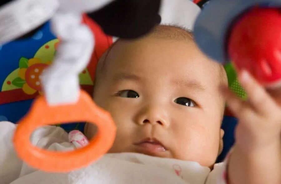 Desenvolvimento das Mãos do Bebê: Descobertas e Gestos